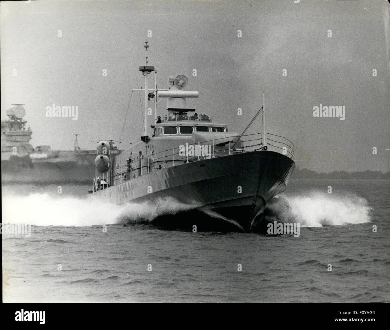 Fast patrol boat hi-res stock photography and images - Alamy