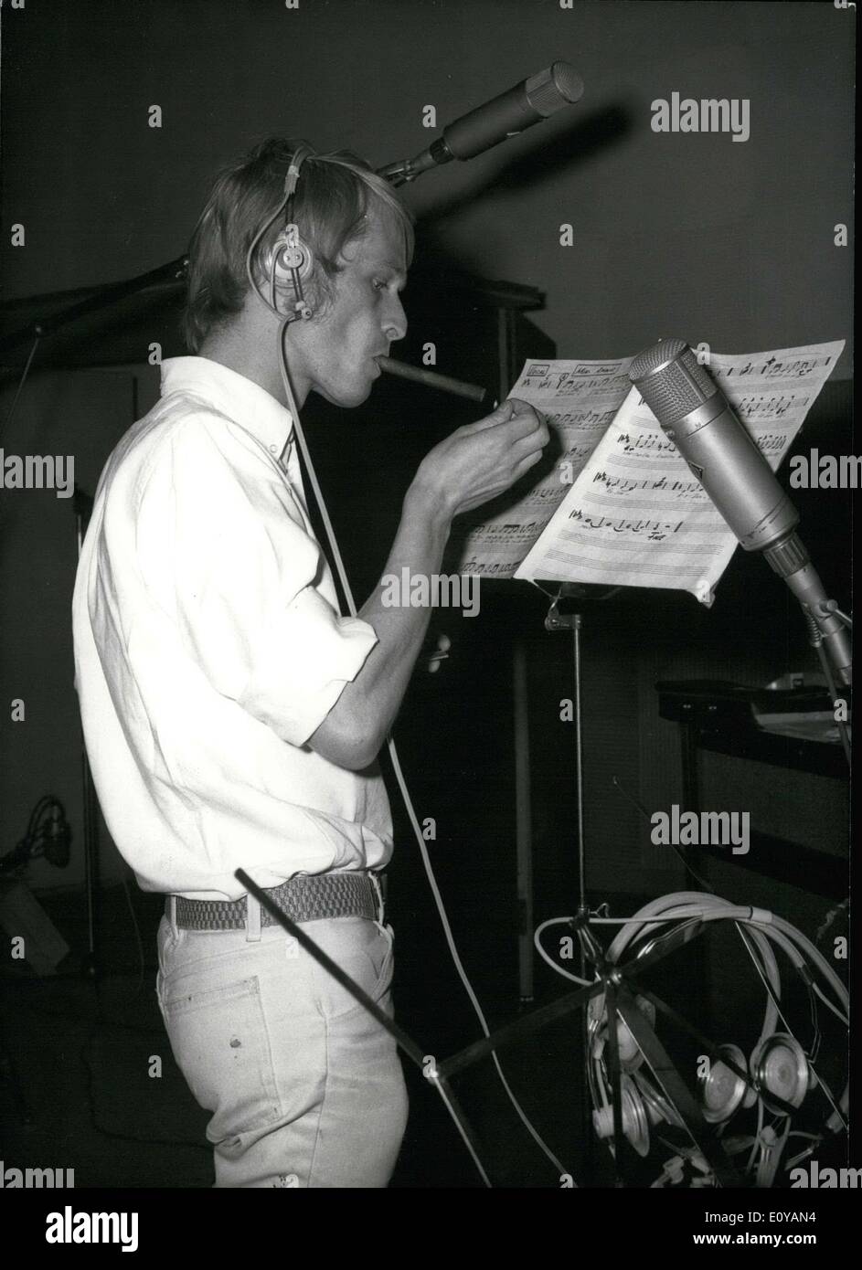 Thomas hock from hit musical hair hi-res stock photography and images ...