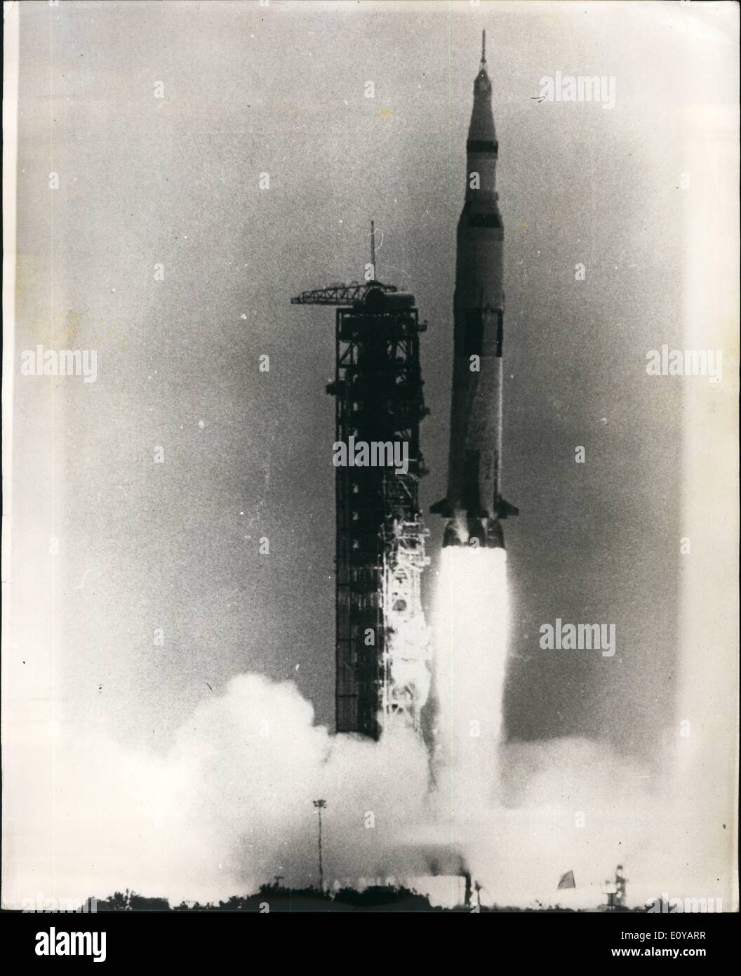 Apollo 11 rocket hi-res stock photography and images - Alamy