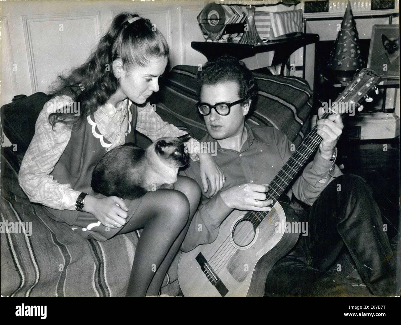 Oct. 10, 1969 - Serenading Minou Drouet: Minou Drouet who first came ...