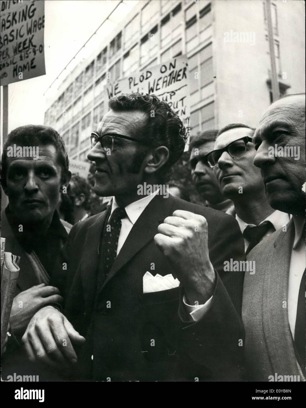 Oct. 10, 1969 - Striking Dustmen March To Caxton Hall: Striking dustmen ...