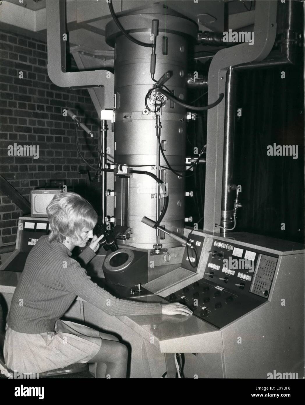 First Electron Microscope