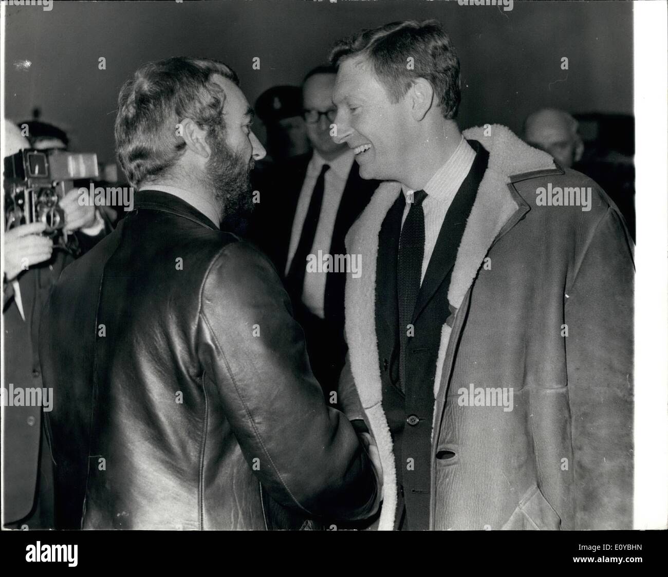 Arrives back at heathrow hi-res stock photography and images - Alamy