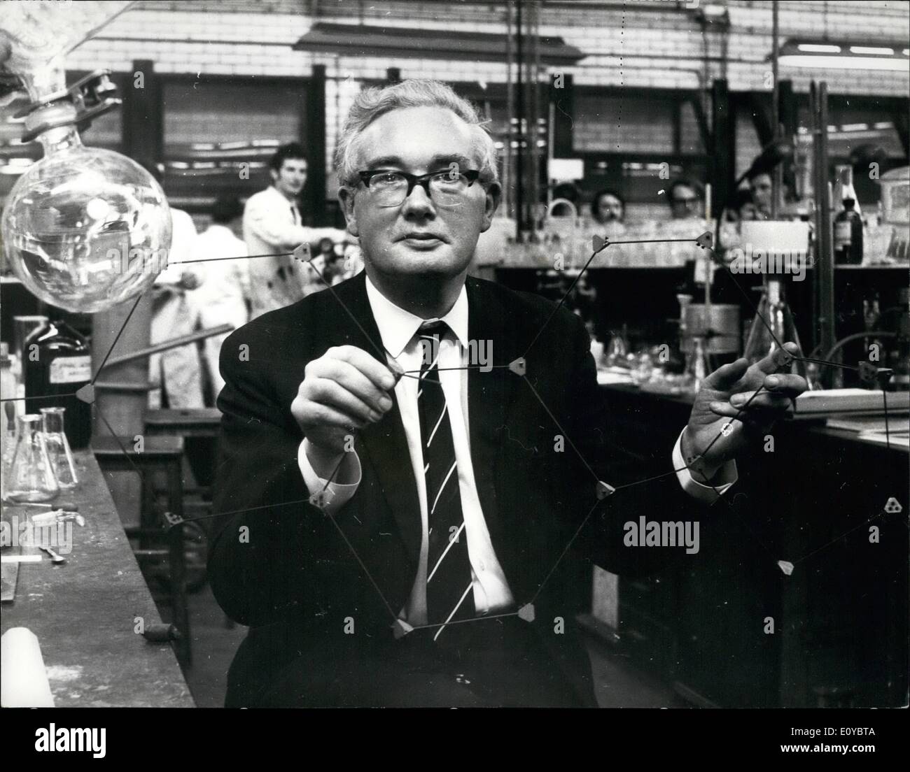 1969 nobel prize for london hi-res stock photography and images - Alamy