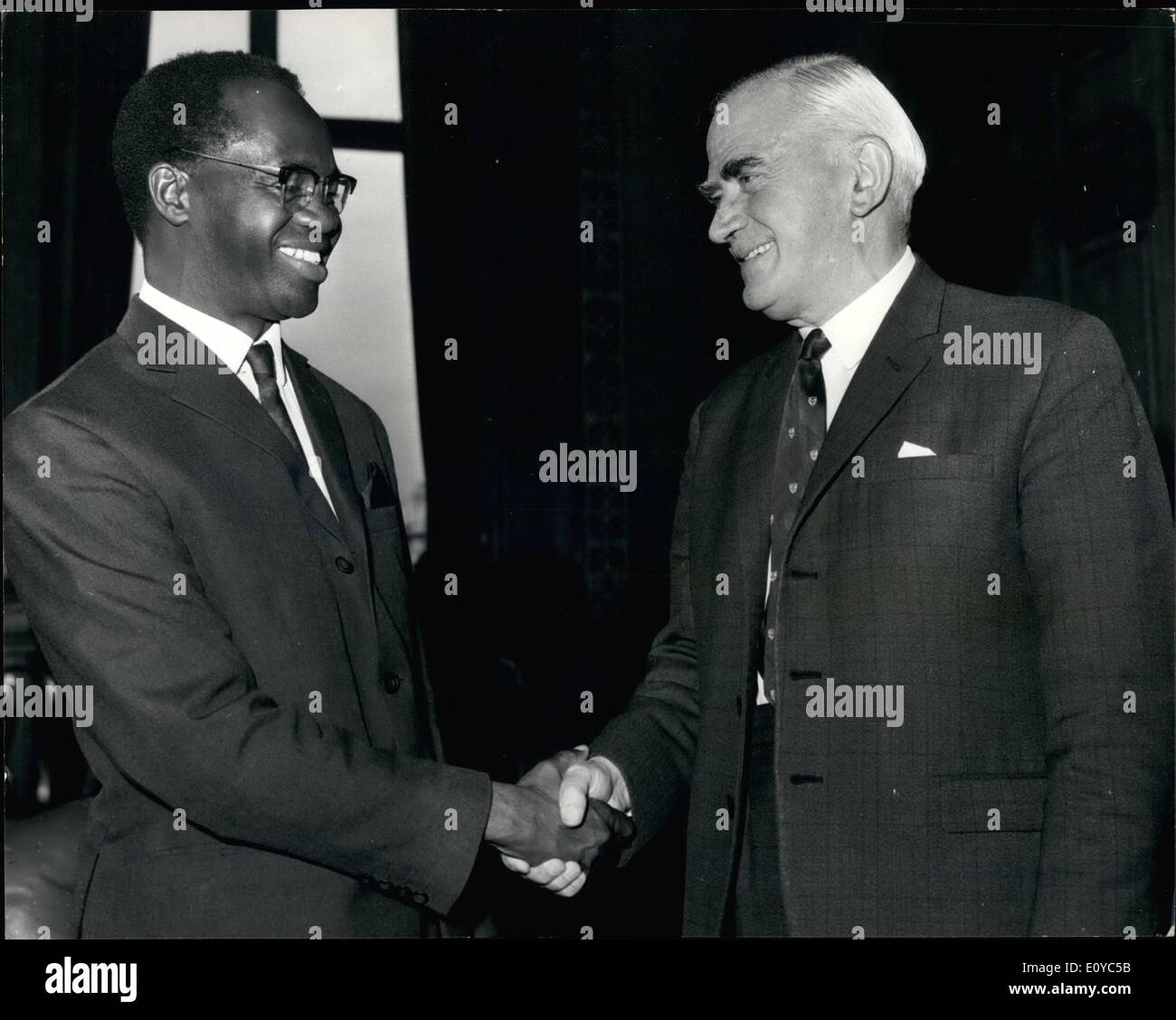 1969 ghana prime minister calls on hi-res stock photography and images ...