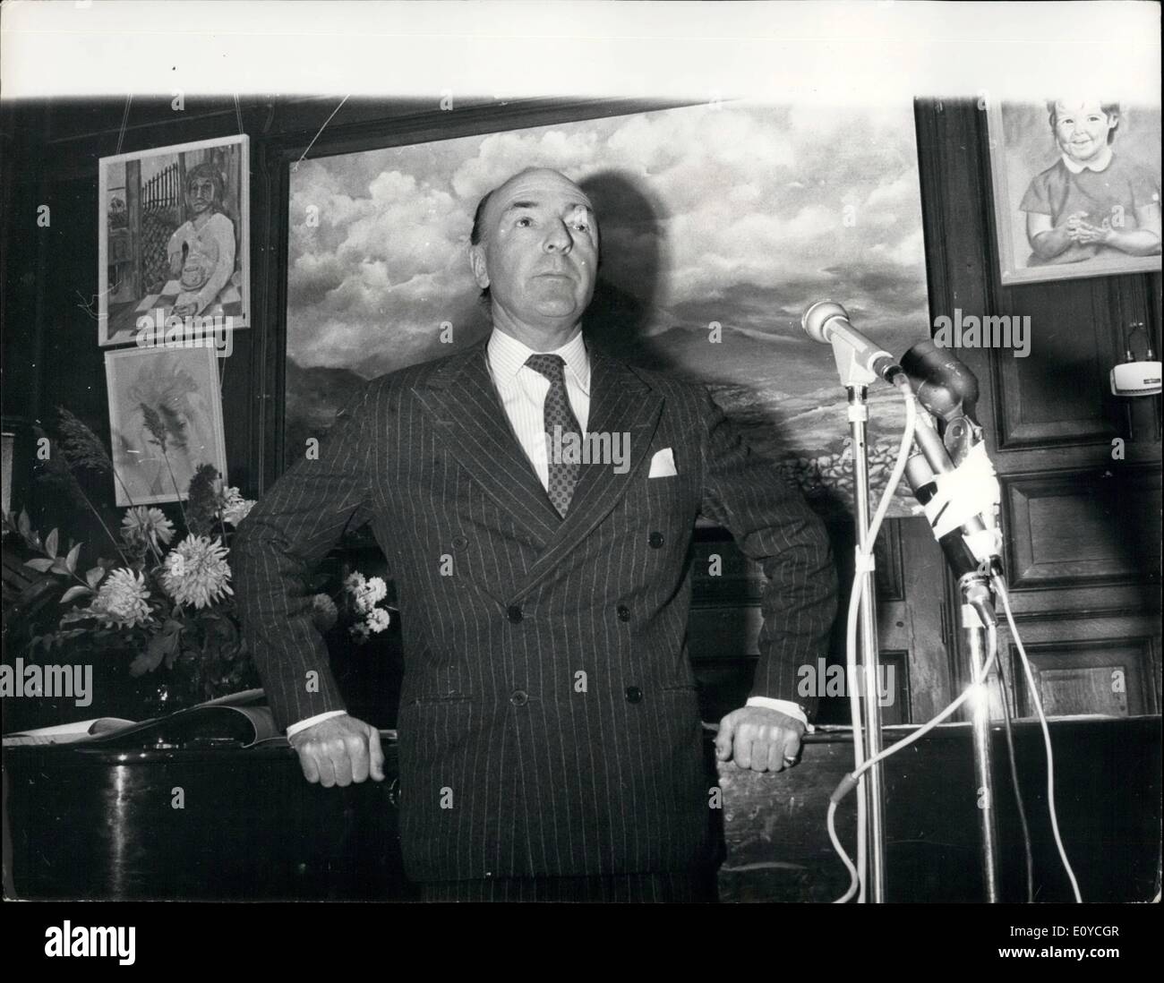 John profumo hi-res stock photography and images - Alamy