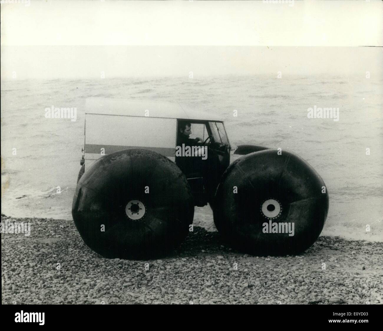 Nov. 11, 1969 - Amphibious Land Rover Mr. Peter Winter, a hovercraft ...