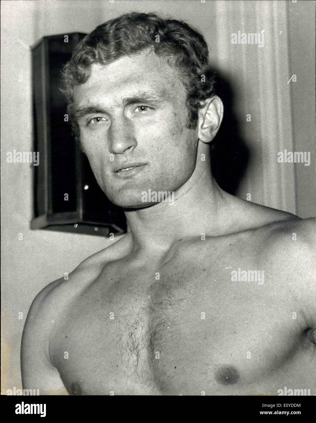 Dec. 12, 1969 - Charlie Polite And Joe Bugner Weigh-In For Tonight''s ...
