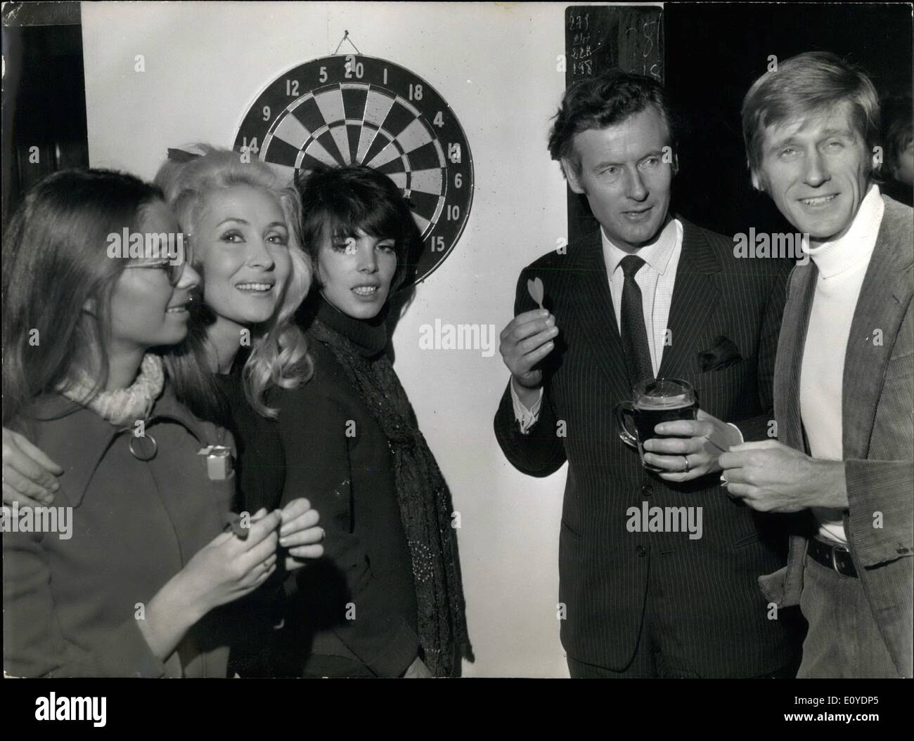 Group captain peter townsend hi-res stock photography and images - Alamy