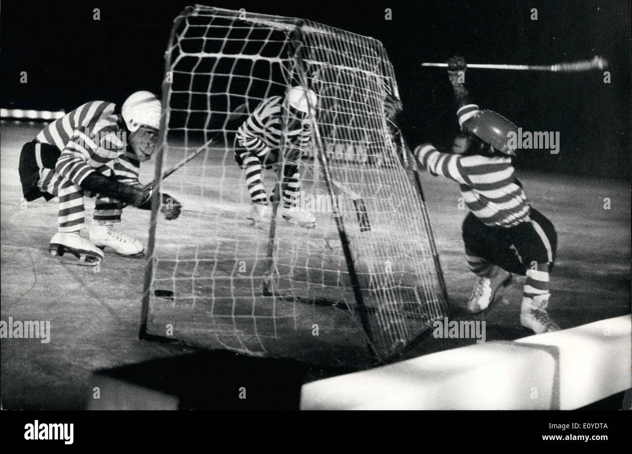 Black ice hockey hi-res stock photography and images - Alamy