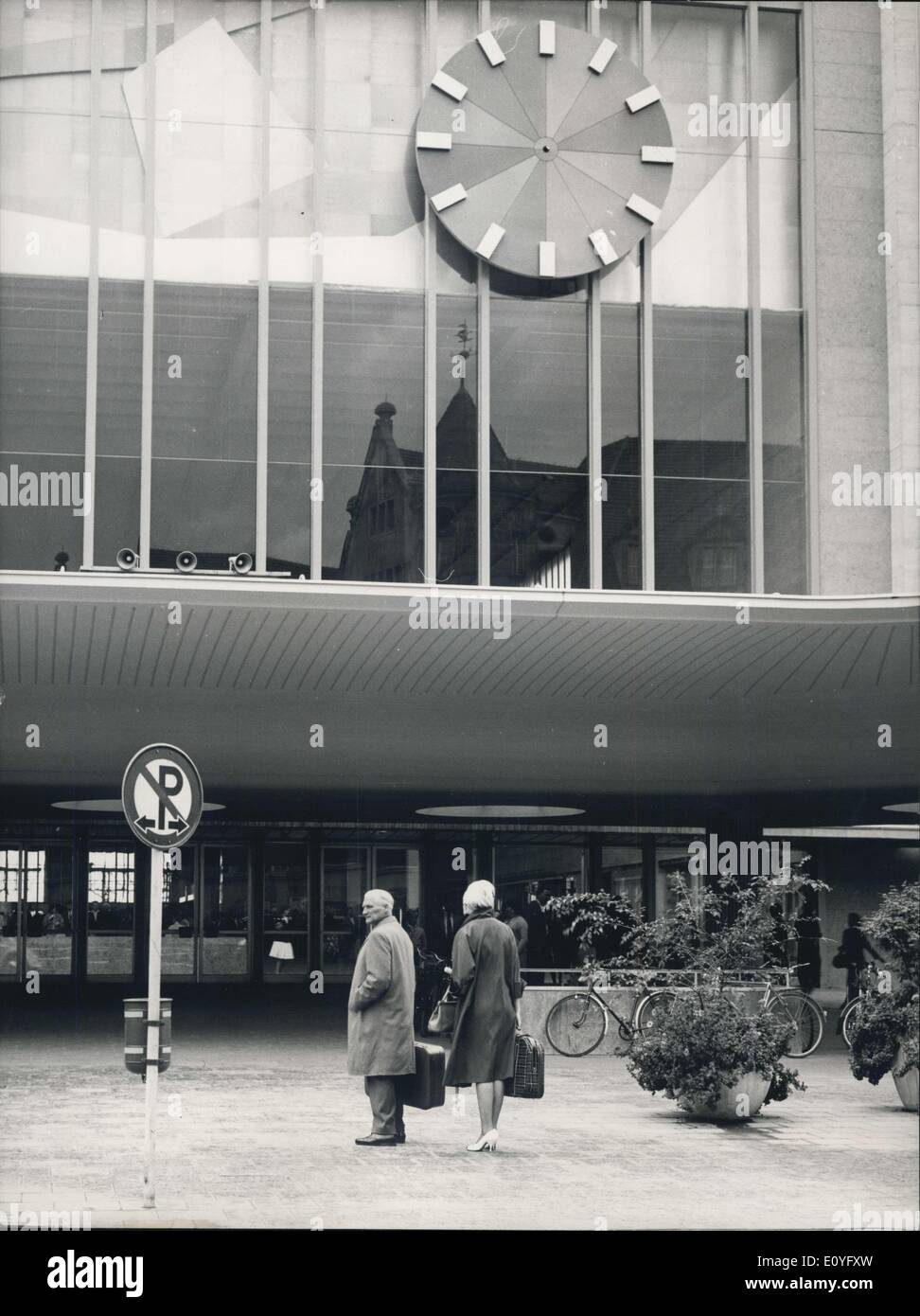 Jan. 1, 1970 - Munich - its ''old'' and its ''new'' face. Unfortunately ...