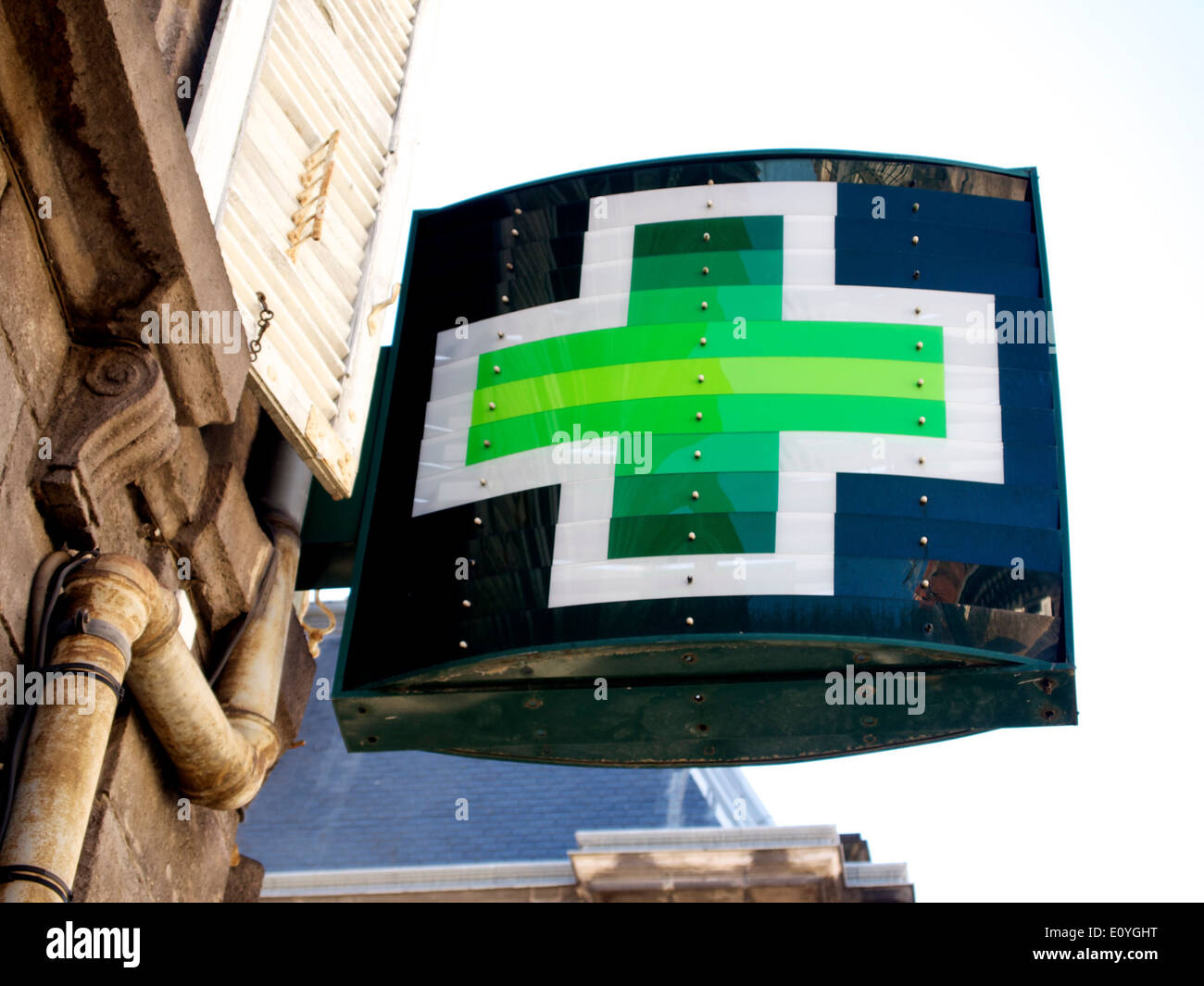 Pharmacy sign green cross hi-res stock photography and images - Alamy