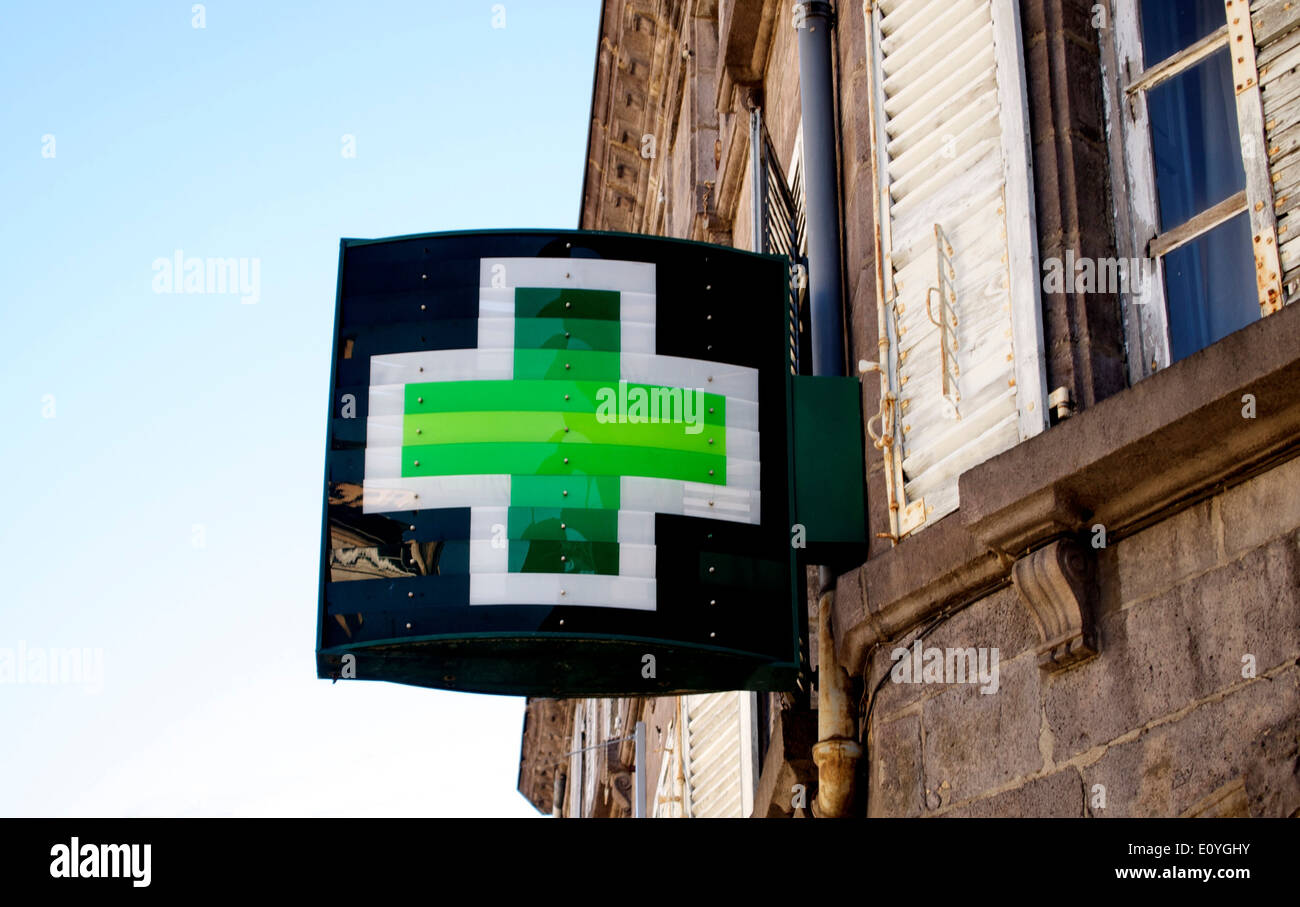 Pharmacy sign green cross hi-res stock photography and images - Alamy