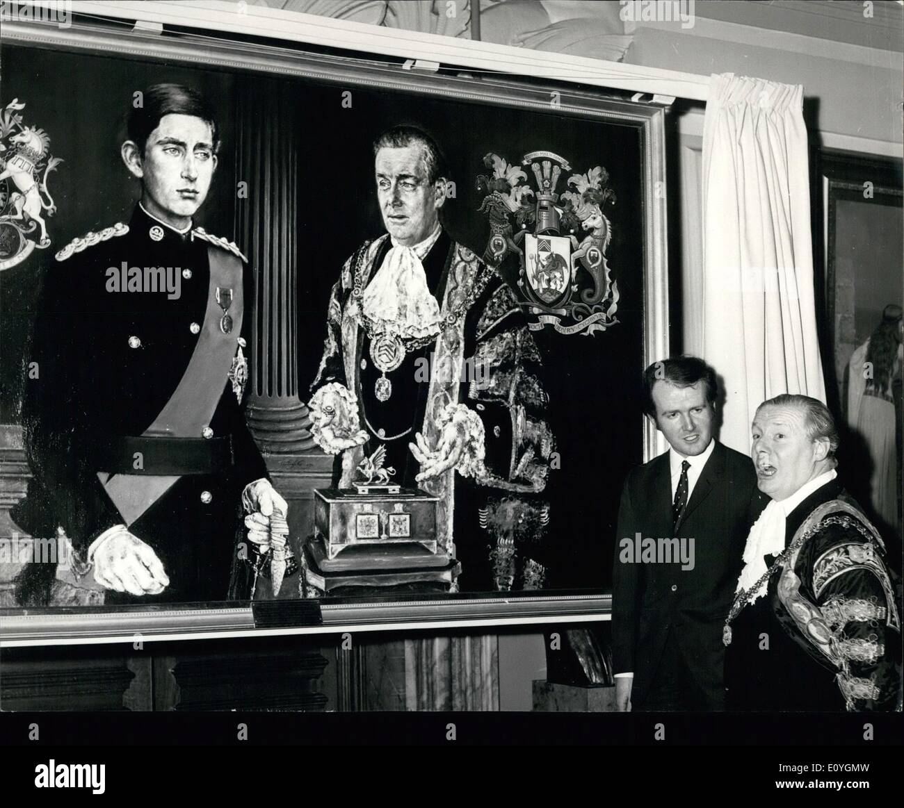 The prince wales receiving hi-res stock photography and images - Alamy