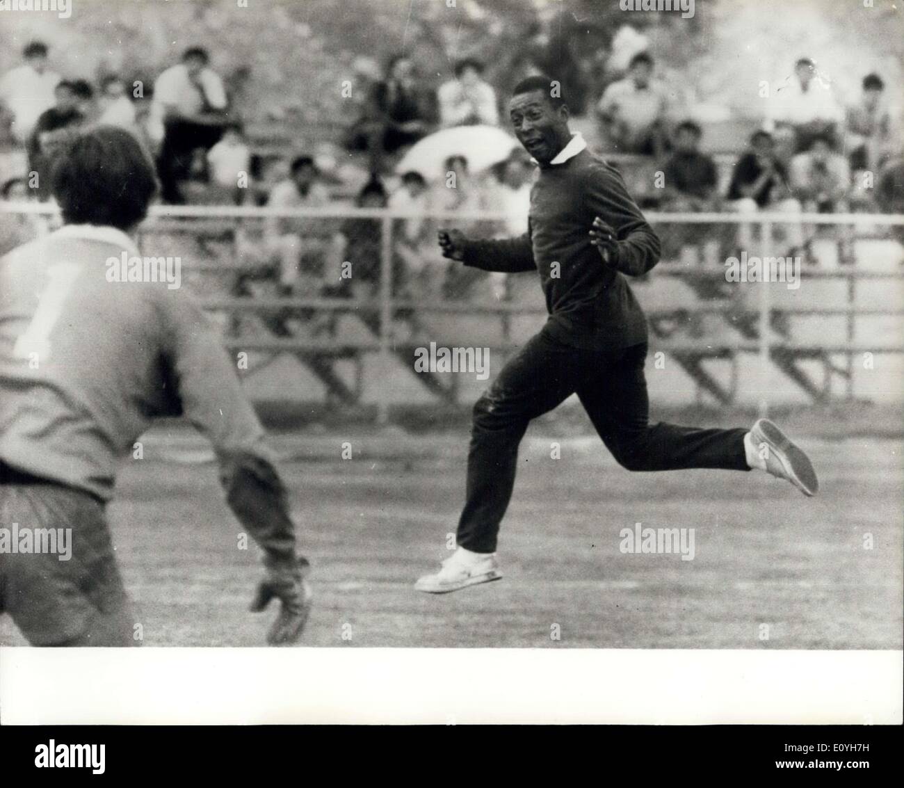 May 30, 1970 - Pele gets ready for World Cup. Photo shows Pele the ...