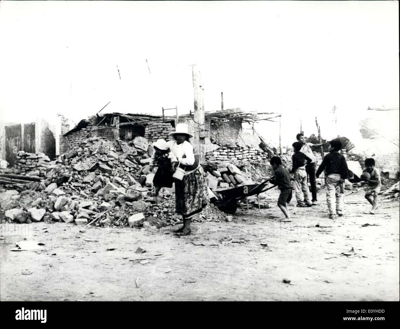1970 peruvian earthquake hi-res stock photography and images - Alamy