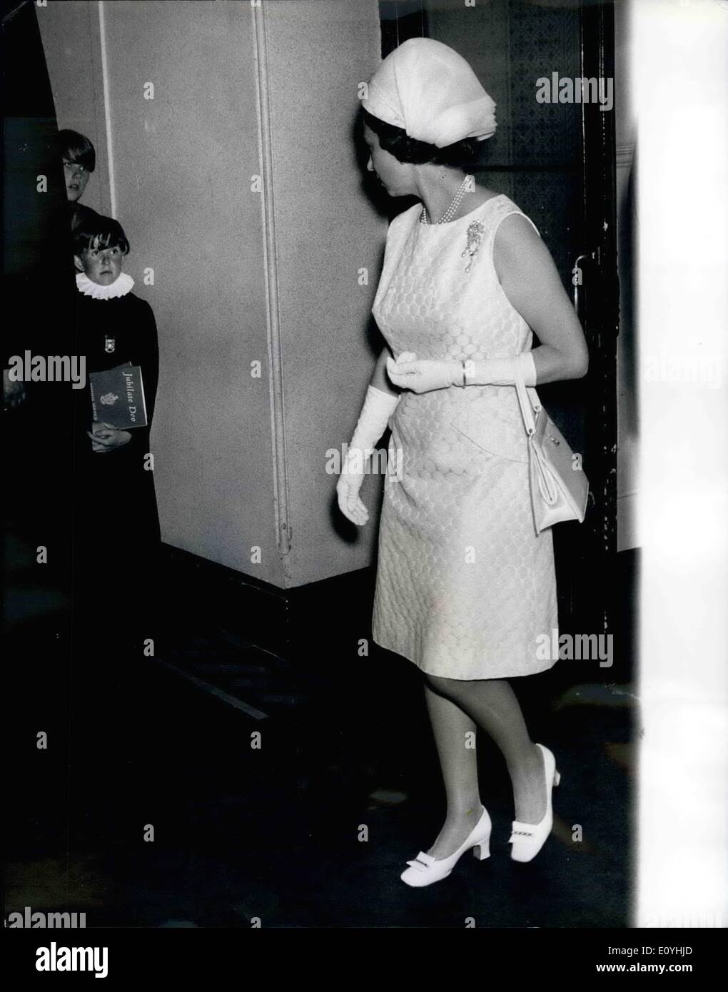 Queen elizabeth 1970 hi-res stock photography and images - Alamy