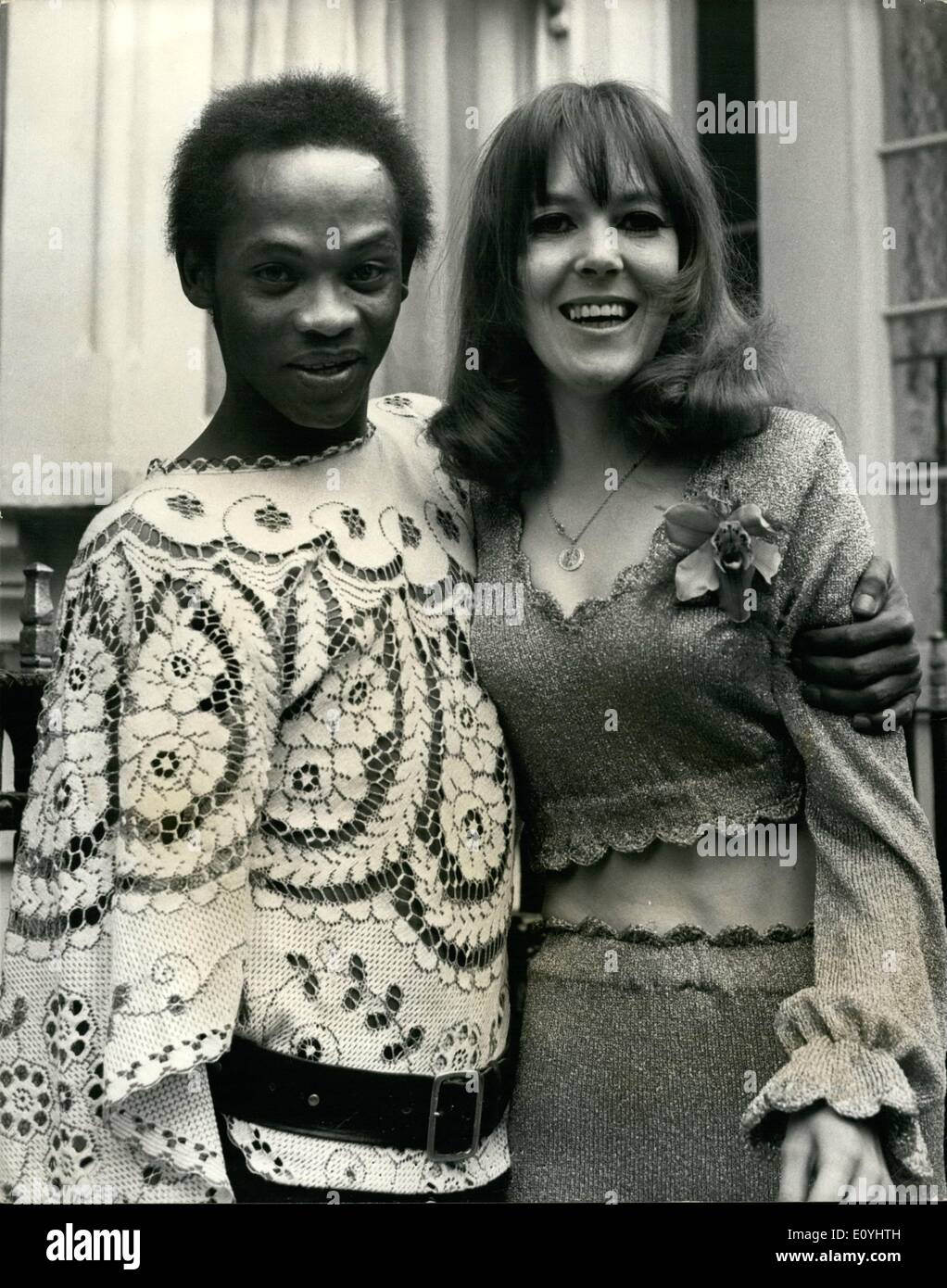 Coloured singer danny hi-res stock photography and images - Alamy