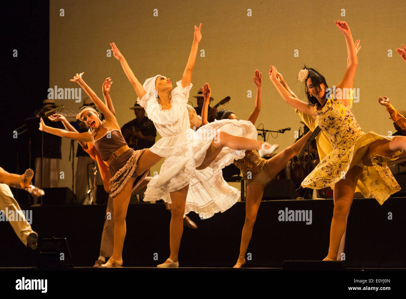 The Cuban dance show "Havana Rakatan" returns to the Peacock Theatre ...