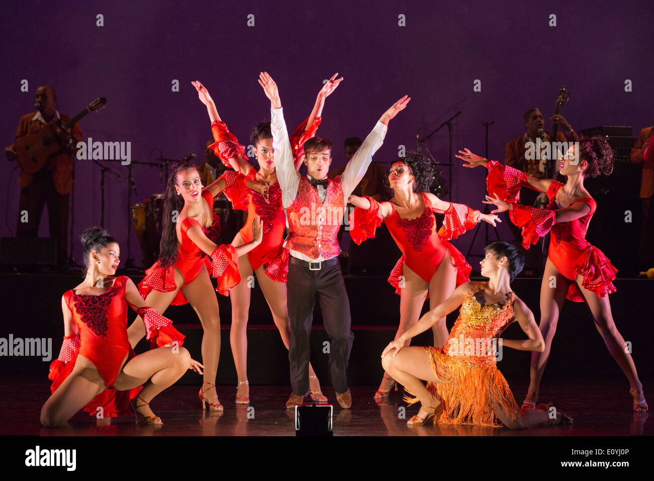 The Cuban dance show "Havana Rakatan" returns to the Peacock Theatre ...