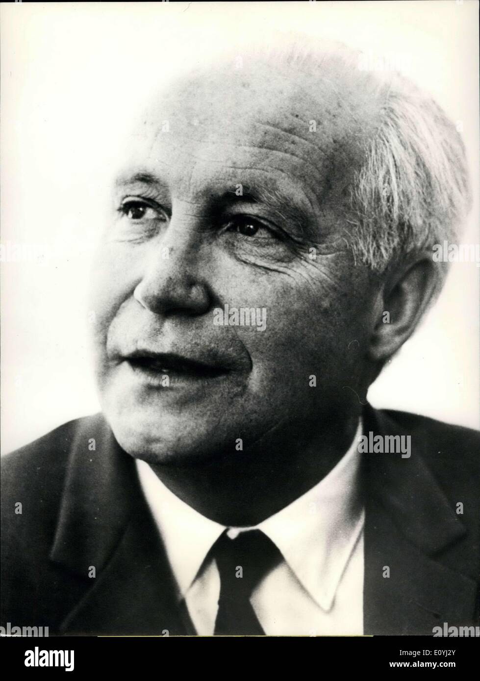 New director general cern meyrn hi-res stock photography and images - Alamy