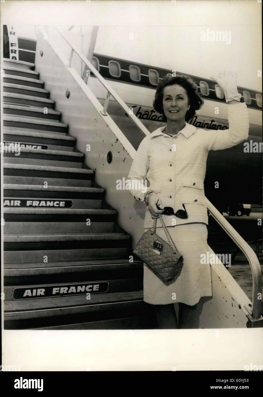 Danielle darrieux chanel hi-res stock photography and images - Alamy