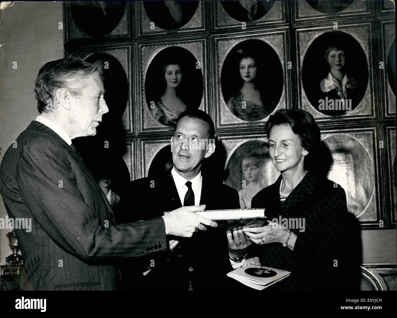 Jul. 07, 1970 - Visitor From New Zealand Is The Millionth Person To ...