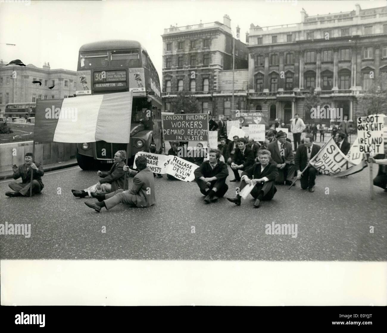 London protest 1970 hi-res stock photography and images - Alamy