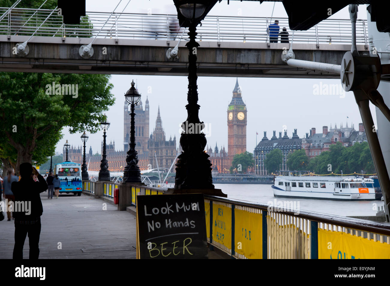 Hungerford Footbridge High Resolution Stock Photography and Images - Alamy