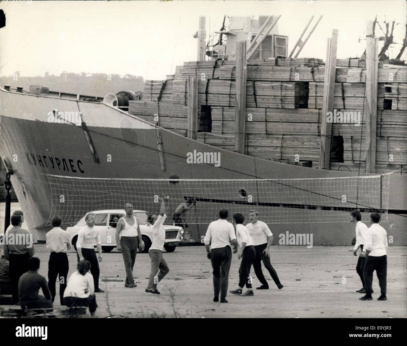 Cardiff dock strike hi-res stock photography and images - Alamy
