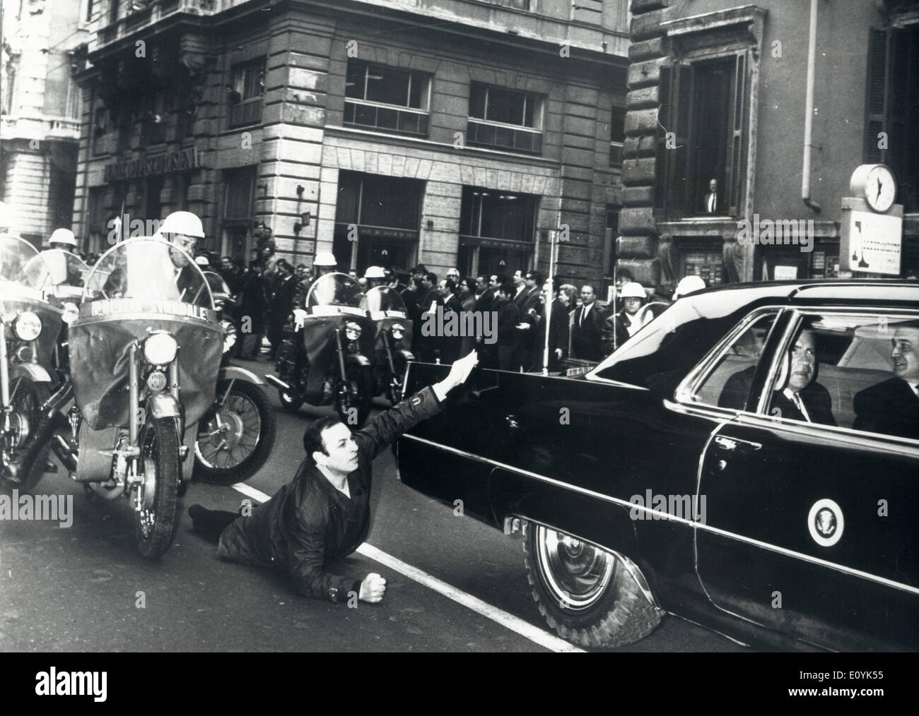 Nixon resign news hi-res stock photography and images - Alamy