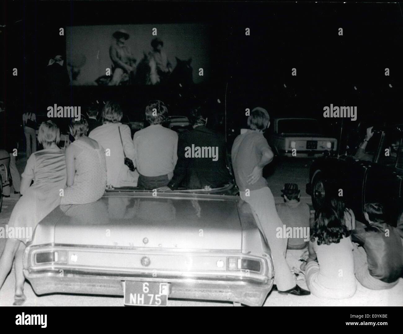First drive in cinema hi-res stock photography and images - Alamy