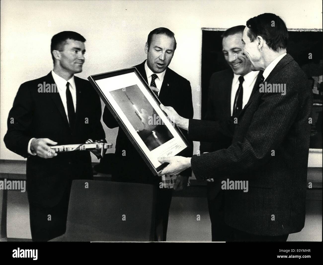 Oct. 10, 1970 - Apollo-13 team received in federal palace in Bern : The ...