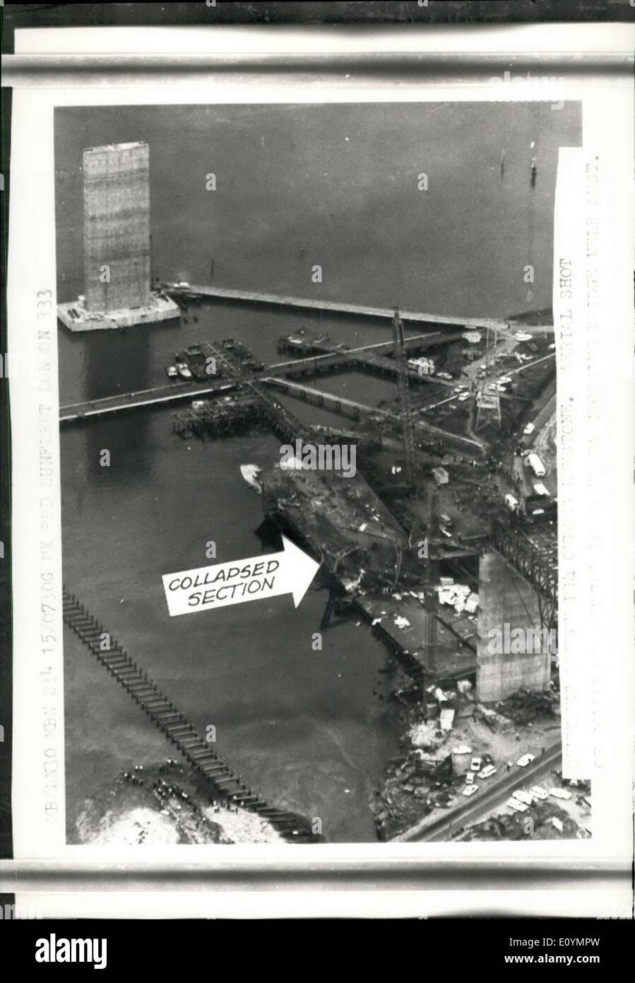 20 dead in bridge collapse hi-res stock photography and images - Alamy