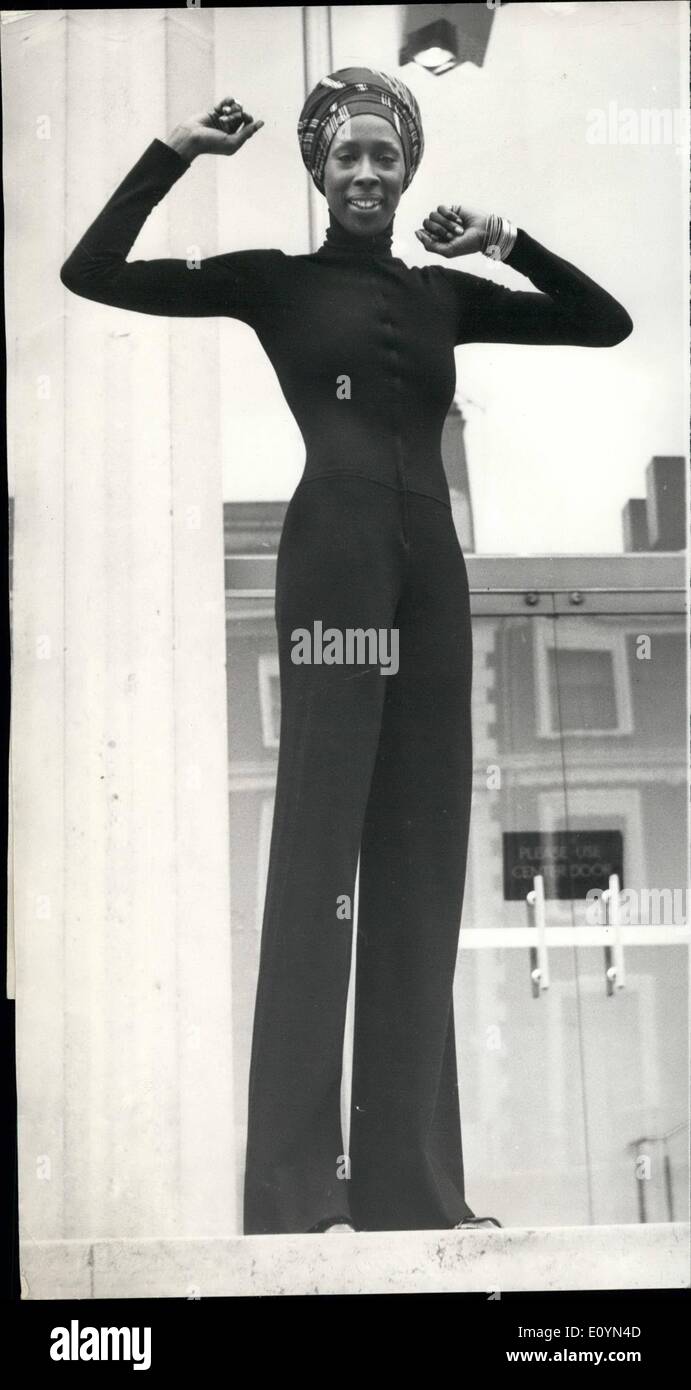 Predominantly black modern dance group from new york hi-res stock ...