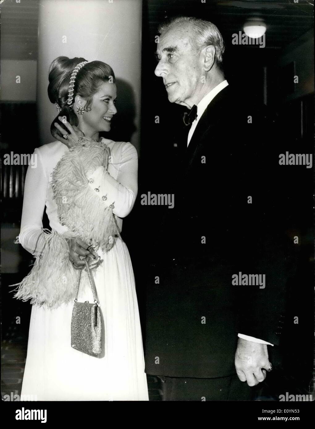 Nov. 11, 1970 - PRINCESS GRACE AND EARL MOUNTBATTEN Earl Mountbatten of ...
