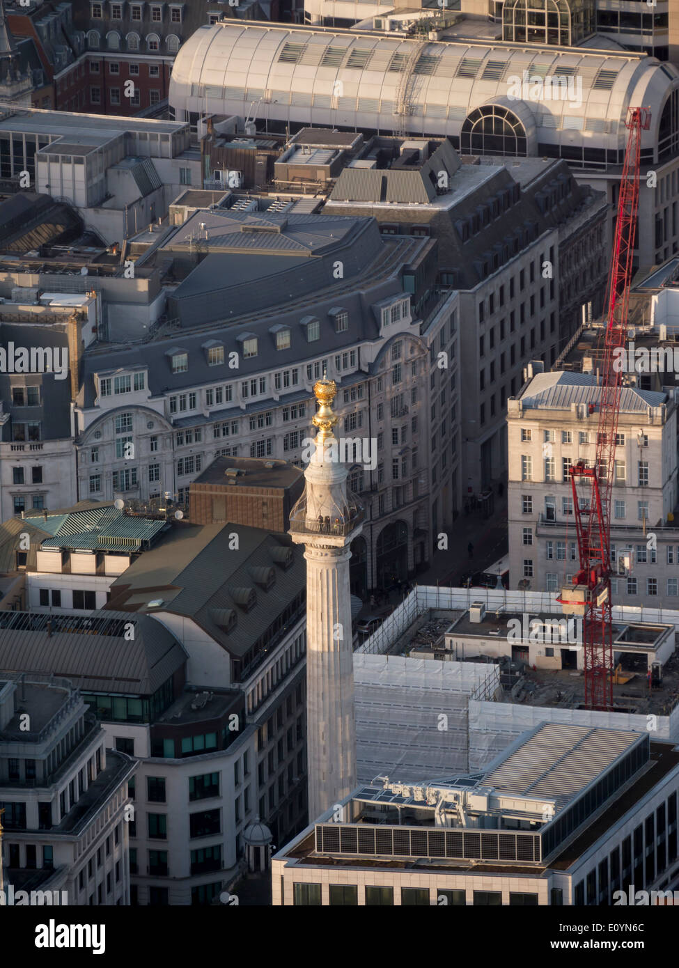 The monument london viewing platform hi-res stock photography and ...