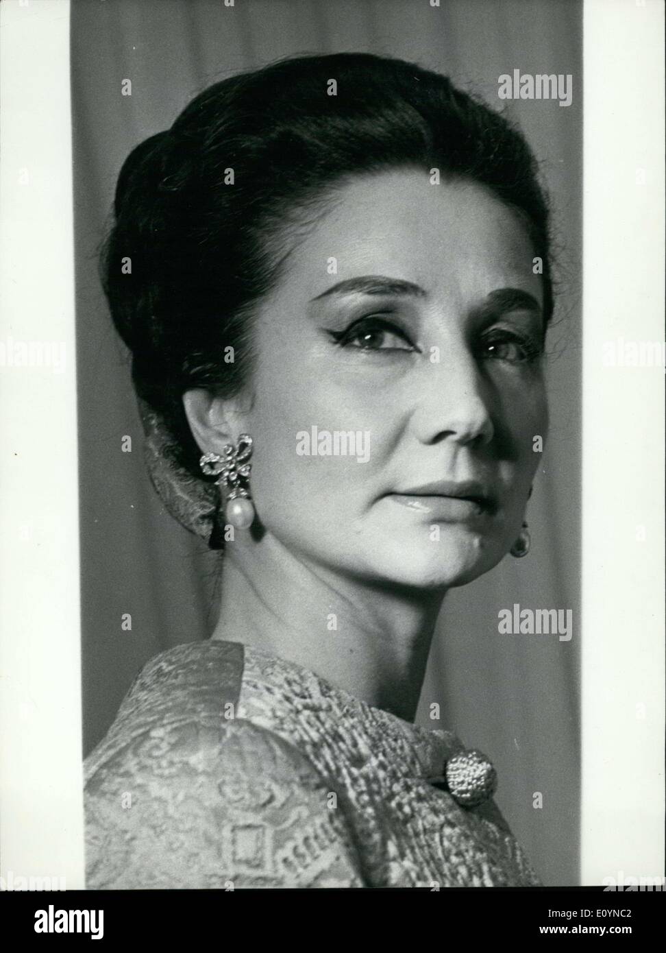Nov. 19, 1970 - Attacked and bound by a criminal in a London hotel, the ...