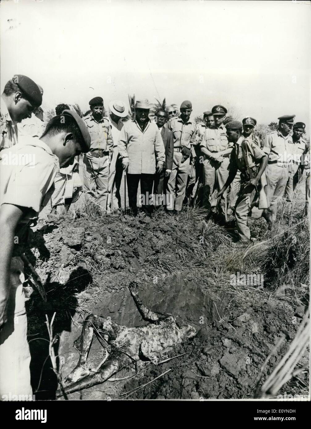 Nov. 30, 1970 - Grim Aftermath: Dacca, East Pakistan, The burial of a ...