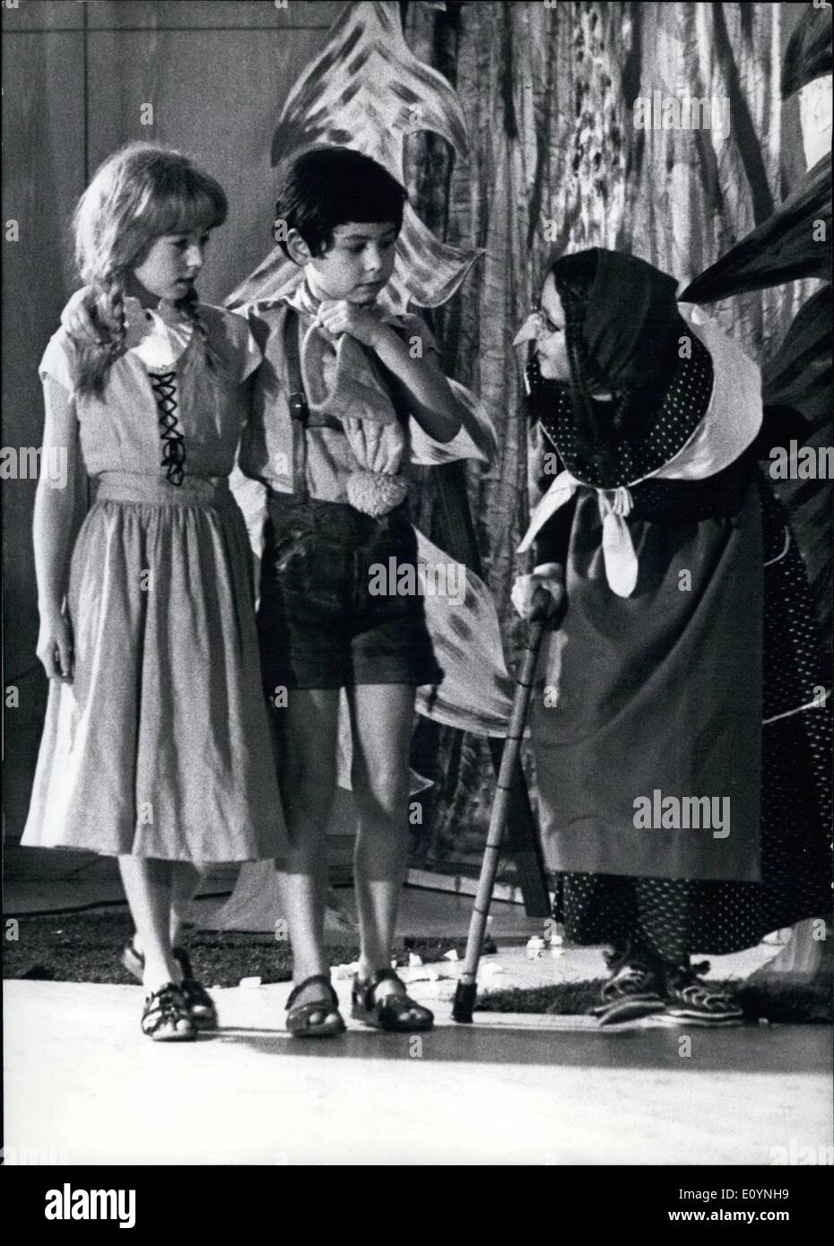 Dec. 12, 1970 - Diplomats ' children play theatre in Bonn: ''Hansel and ...