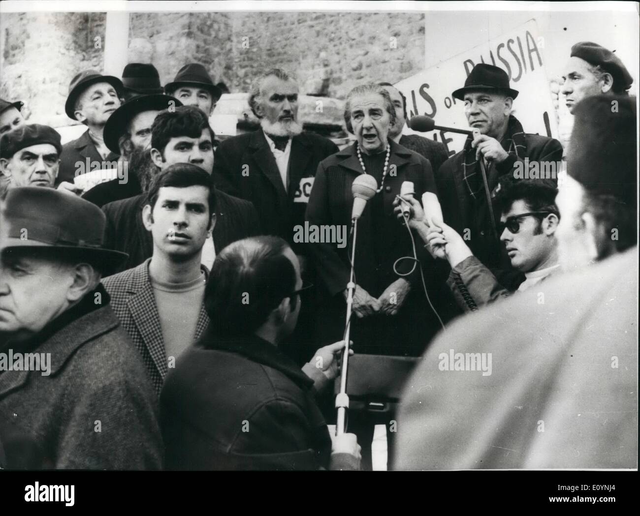 Demonstration protest historical hi-res stock photography and images ...