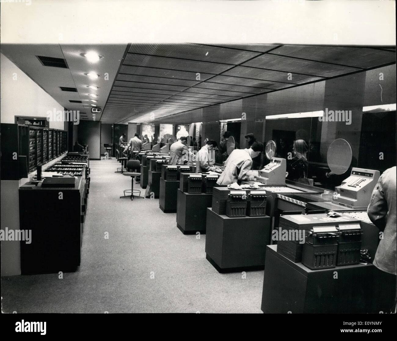 Dec. 12, 1970 - Waterloo Station's new ticket office; Into operation ...