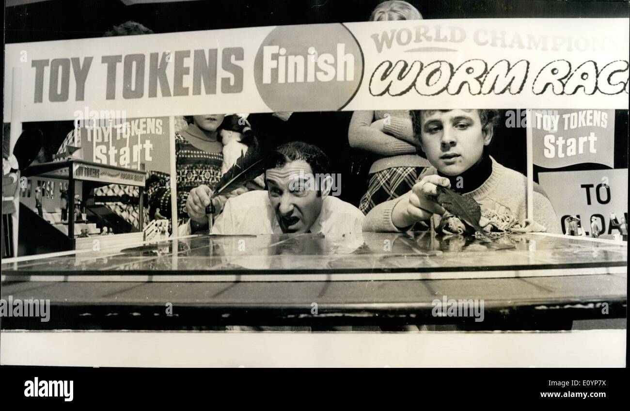 Worlds first worm race held hi-res stock photography and images - Alamy