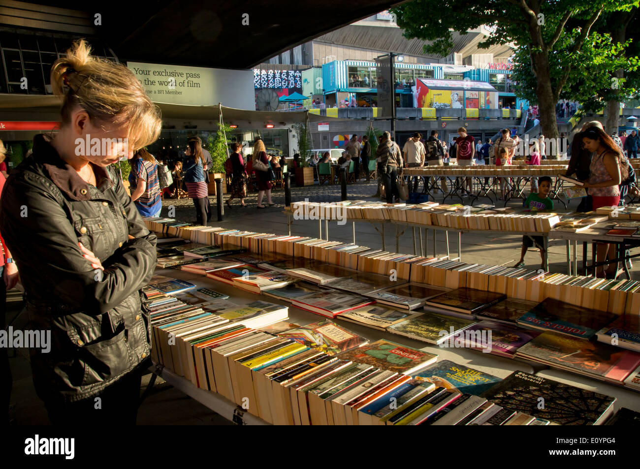 Book stalls london hi-res stock photography and images - Alamy