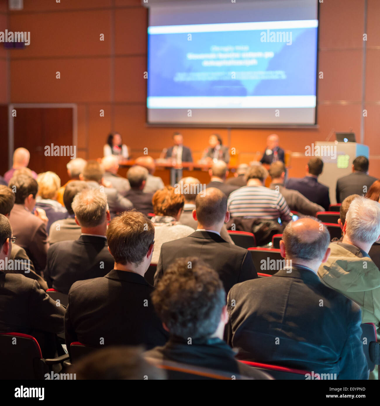 Audience in conference hall hi-res stock photography and images - Alamy