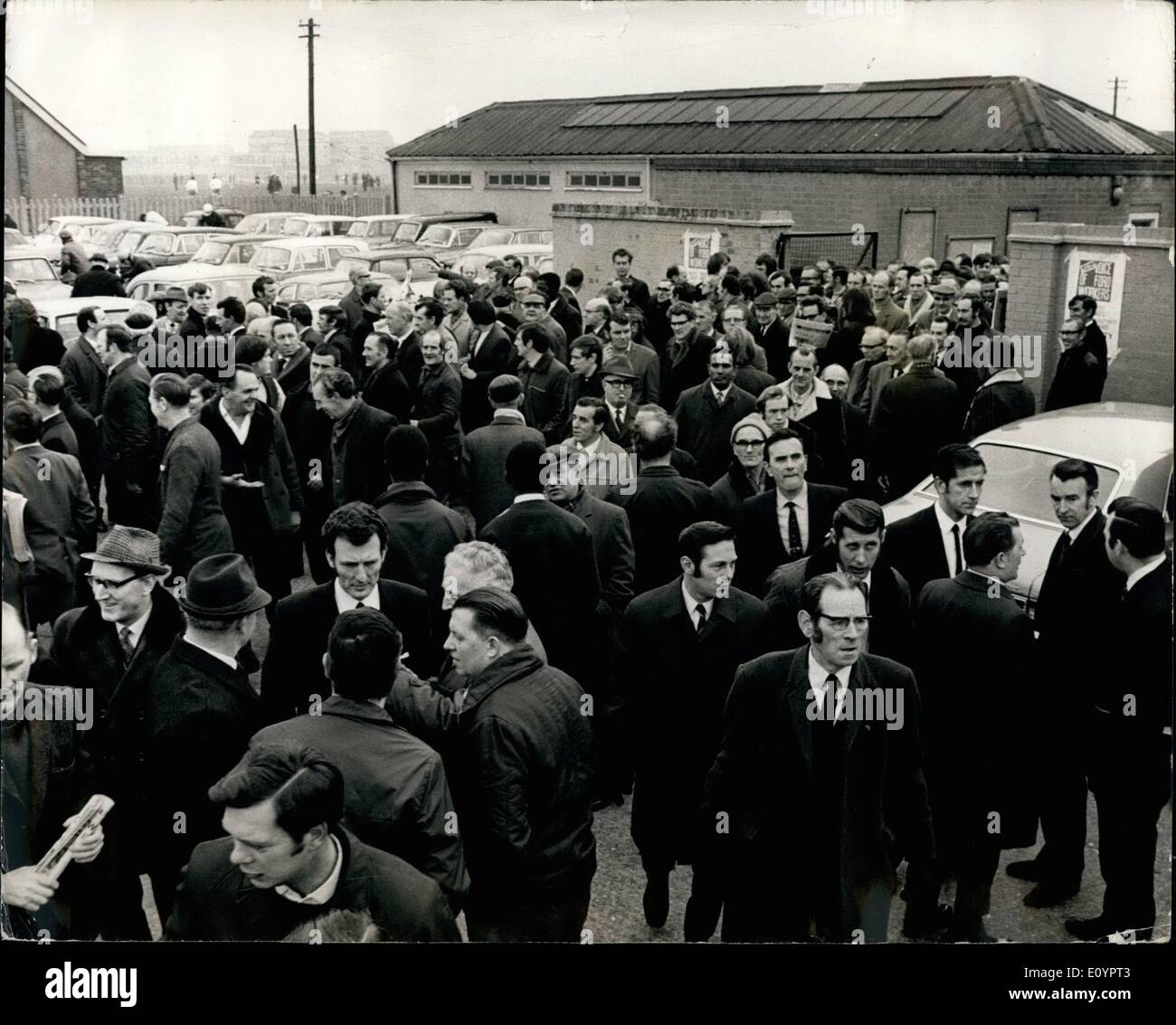 Mar. 03, 1971 - MASS MEETING OF FORD STRIKERS AT DAGENHAM Union leaders ...