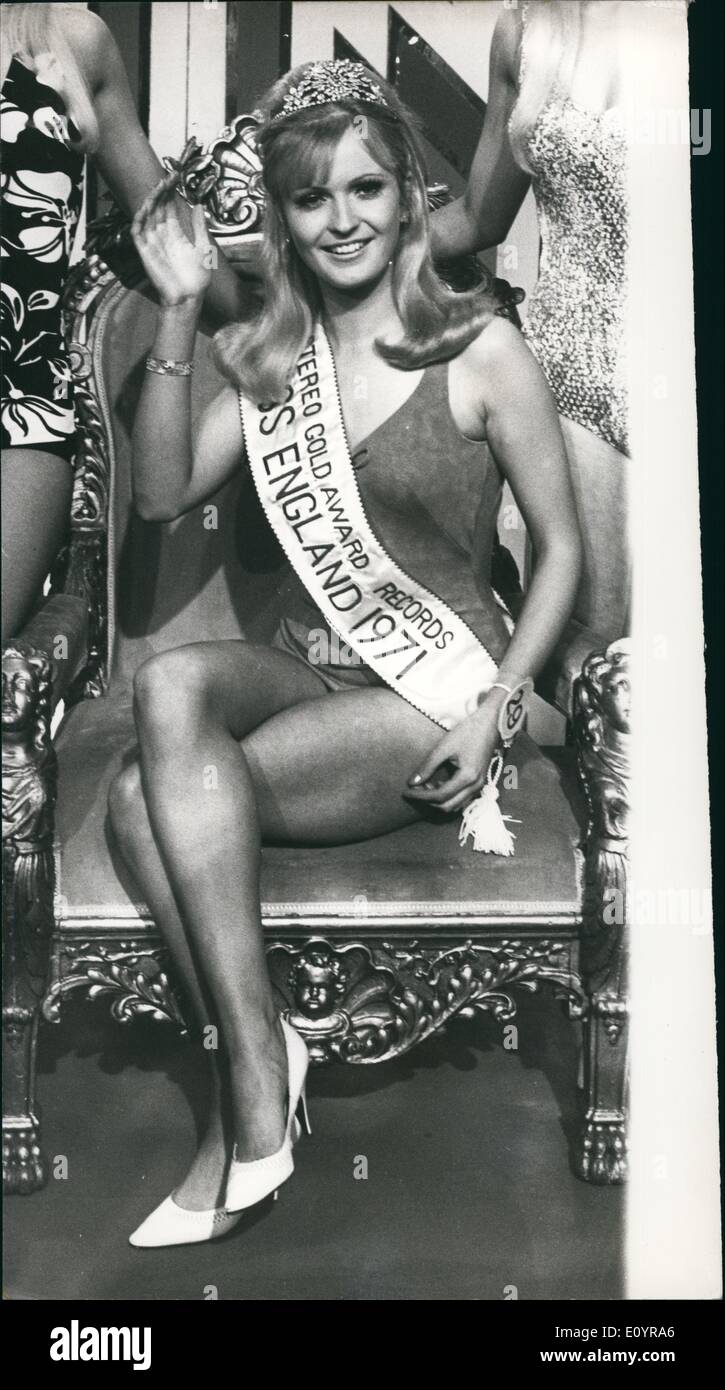 Apr. 04, 1971 - Miss England 71: Model Marilyn Ward aged 21, of Herdle Hasts, last night at the ...
