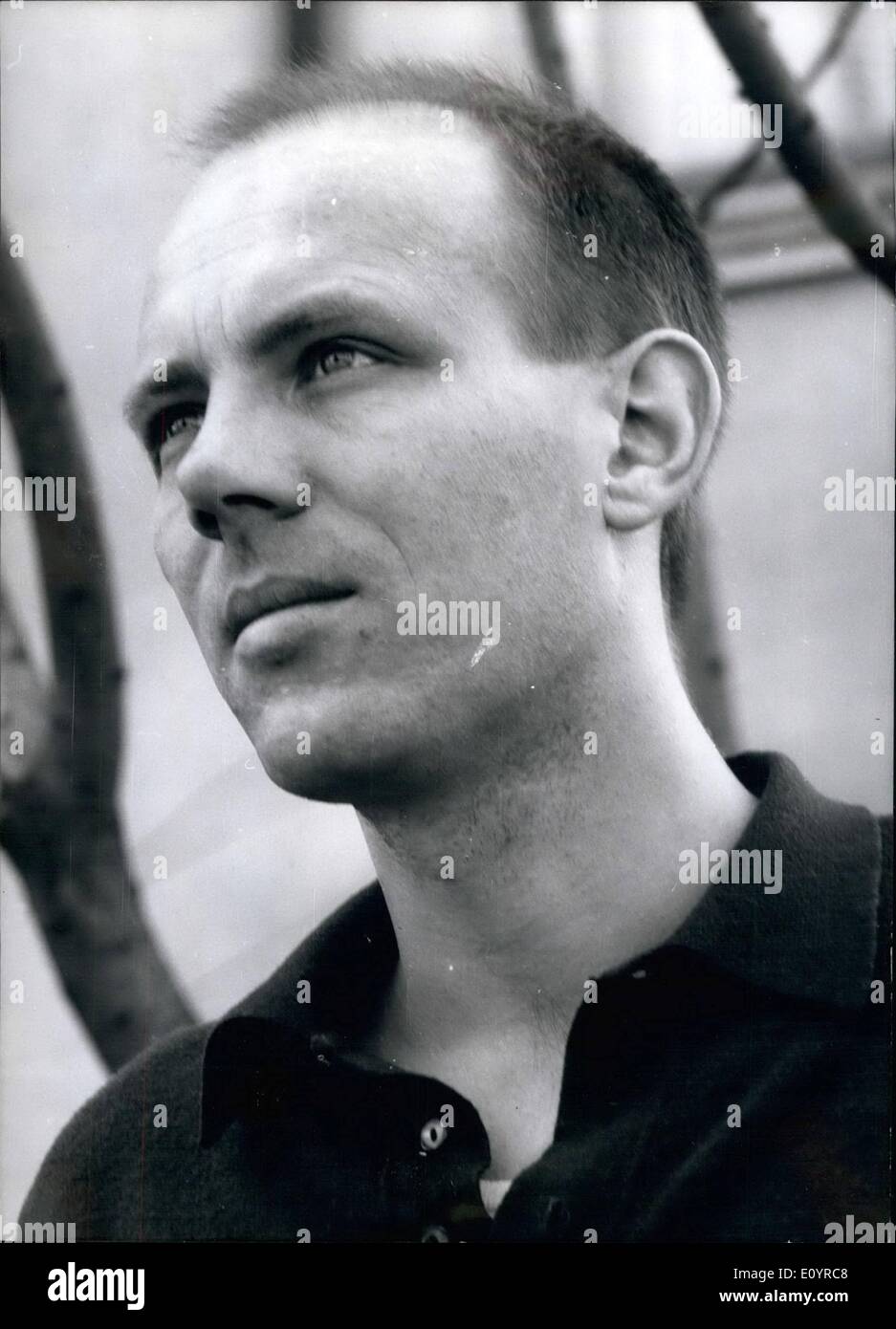 Apr. 04, 1971 - Doctor Out of work : Frankfurt (Germany) Dr. Mausbach ...