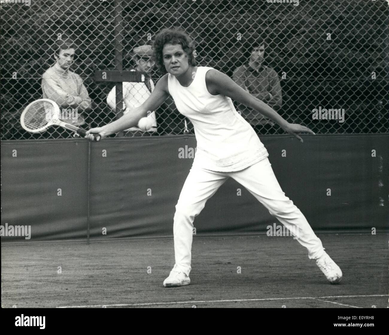 Apr. 04, 1971 - Sutton Hard Court Championships Evonne Goolagong Versus ...