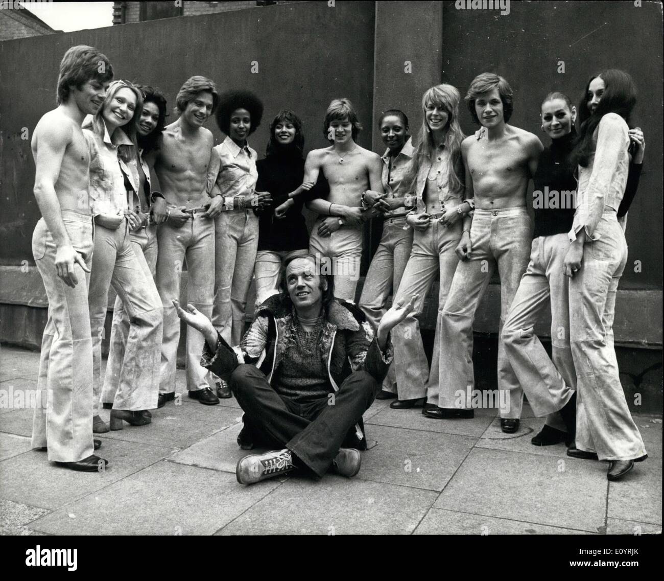 Apr. 04, 1971 - Dressed For Paris In The Spring Young British models ...
